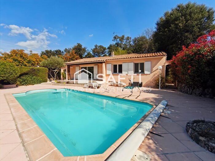 Maison à vendre - Bagnols-en-Forêt - 5 pièces - 3 chambres