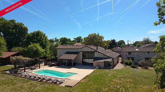 Maison 10 pièces à Champniers, à vendre