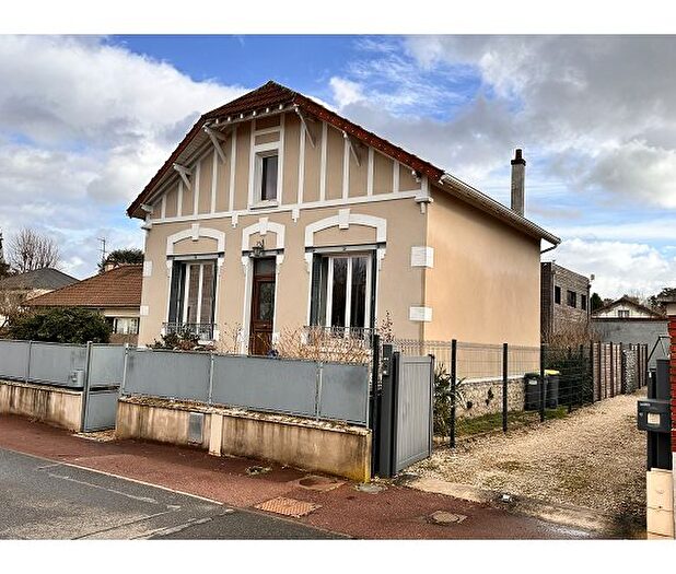 Maison à vendre - Brie-Comte-Robert, Centre-ville - 5 pièces - 2 chambres