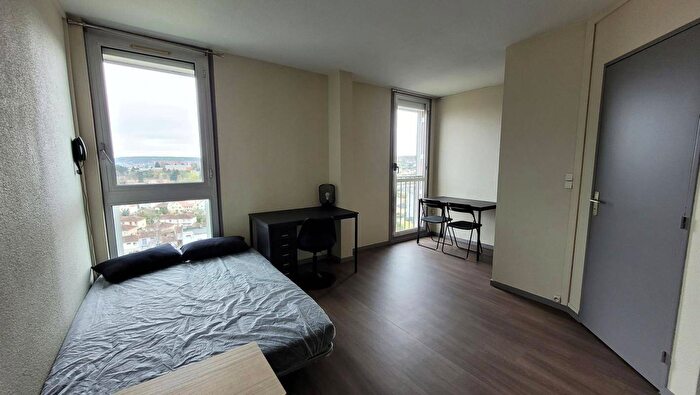 Appartement à louer - Cité Bretonnie-Chatelet-Favieres-Conches, Montluçon - 1 pièce