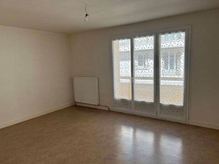 Hôtel de Ville, Vichy : Appartement 2 pièces à louer