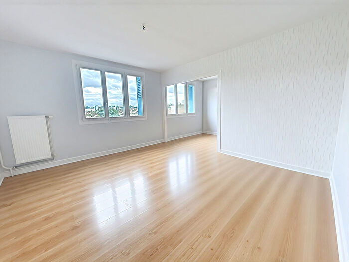 Appartement à vendre - Voiron - 5 pièces - 3 chambres