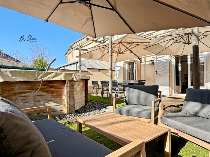 Maison à vendre - Bussy-Saint-Georges, Centre-ville - 5 pièces - 4 chambres