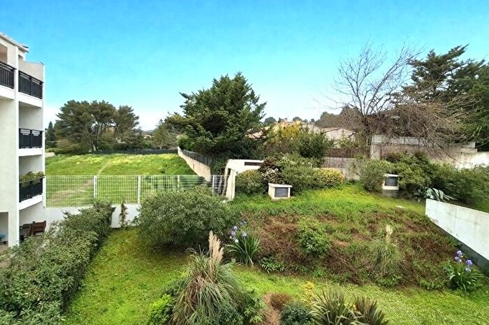 Appartement à vendre - Marseille e , Les Camoins - 2 pièces - 1 chambre