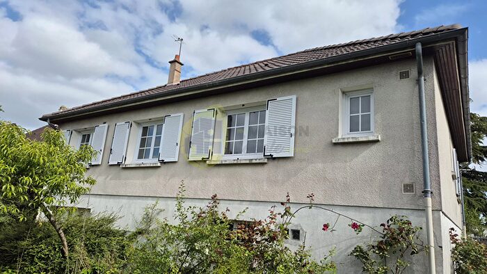 La Chapelle-Saint-Ursin : Maison 5 pièces à vendre