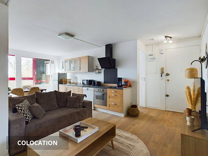 Appartement à louer - Hexagone-Cormontaigne-Carolingiens, Yutz - 5 pièces - 1 chambre