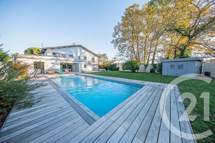 Maison à vendre - Saint-Médard-en-Jalles, Caupian, Cérillan, Hastignan, Issac - 10 pièces - 5 chambres