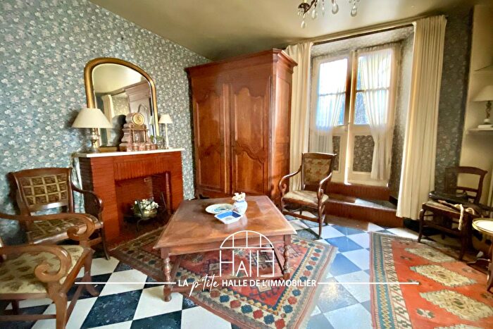 Maison à vendre - Rochechouart - 8 pièces - 5 chambres