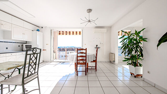 Appartement à vendre - Toulon, LEscaillon - 4 pièces - 2 chambres