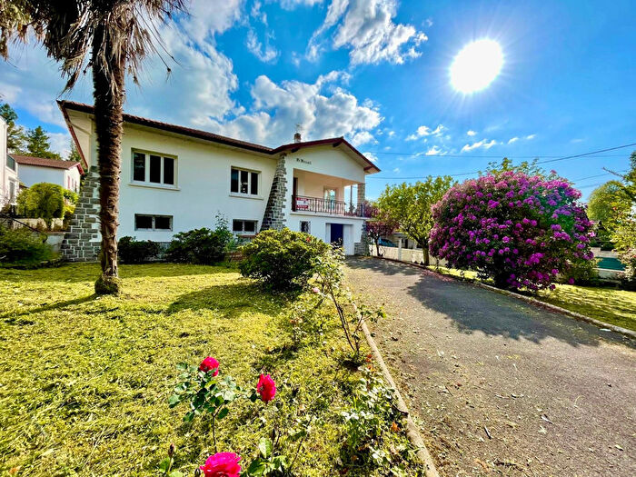 Maison à vendre - Cambo-les-Bains - 8 pièces - 6 chambres