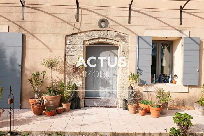 Maison 7 pièces à Sénas, à vendre