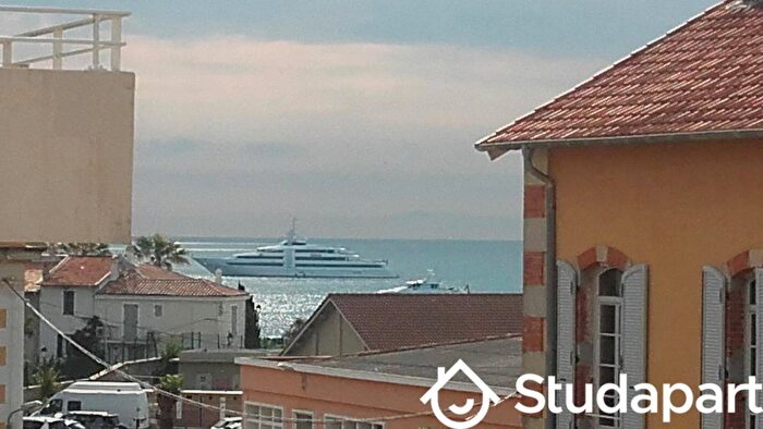 Appartement à louer - Place de Gaulle, Antibes - 2 pièces - 1 chambre