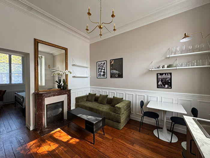 Nanterre, Chemin de l'île : Appartement 2 pièces à louer