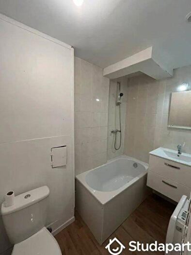 Appartement à louer - Gare Nord et Ouest, Charleville-Mézières - 2 pièces - 1 chambre