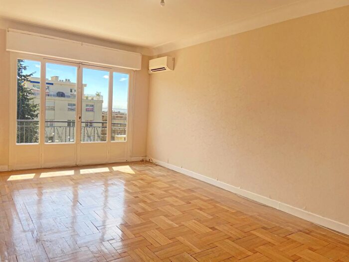 Appartement 3 pièces à Nice, Madeleine, à vendre