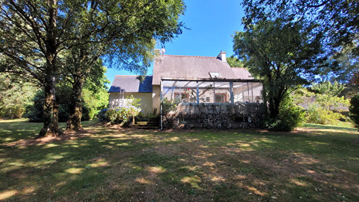 Maison à vendre - Plounévez-Quintin - 6 pièces - 5 chambres