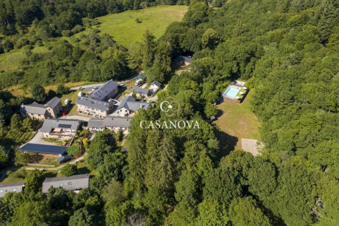 Maison à vendre - La Salvetat-sur-Agout - 17 pièces - 13 chambres