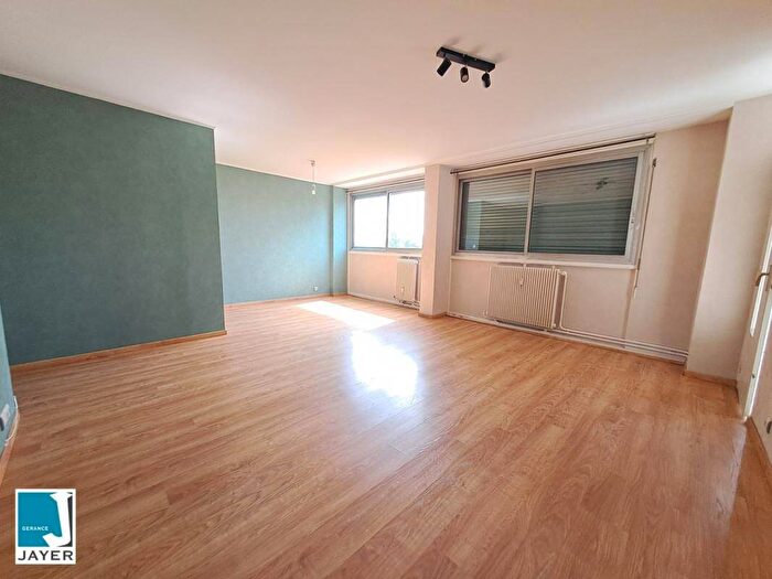 Garibaldi, Chalon-sur-Saône : Appartement 4 pièces à louer