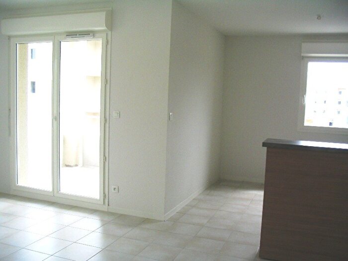 Appartement à louer - Pineuilh - 2 pièces - 1 chambre