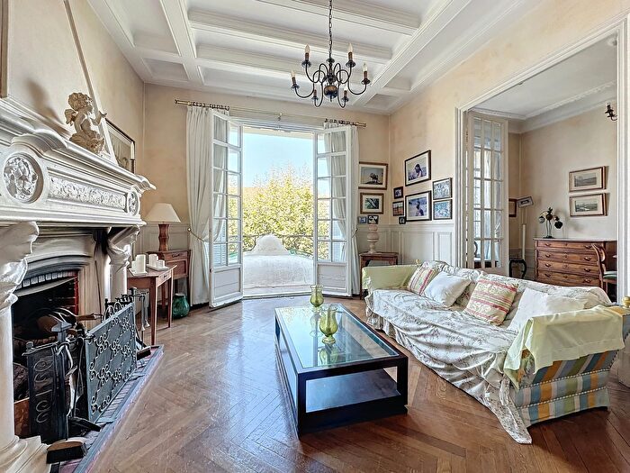 Maisons à vendre et appartements à louer - 1