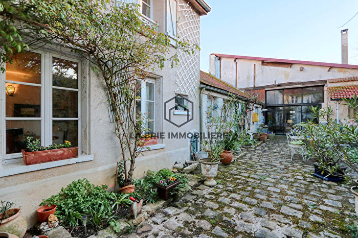 Maison à vendre - Guignes - 8 pièces - 5 chambres