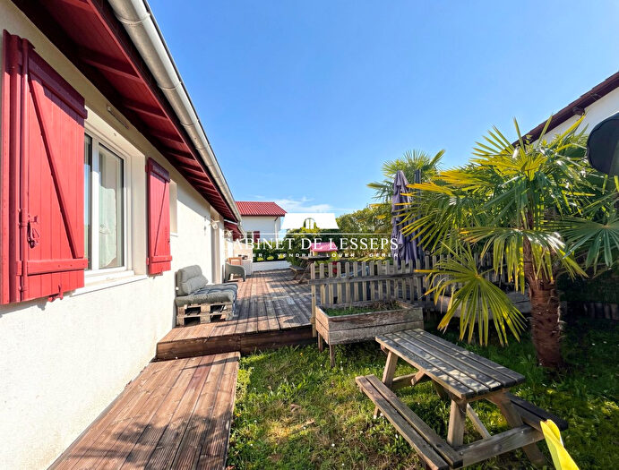 Maison à vendre - Bassussarry - 4 pièces - 3 chambres