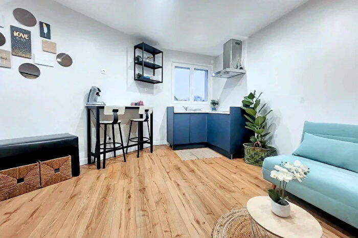 Appartement à vendre - Montmorency, Haut Montmorency - 1 pièce