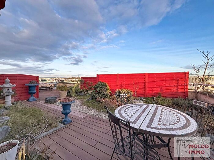 Appartement à louer - Laënnec, Lyon ème arrondissement - 5 pièces - 2 chambres