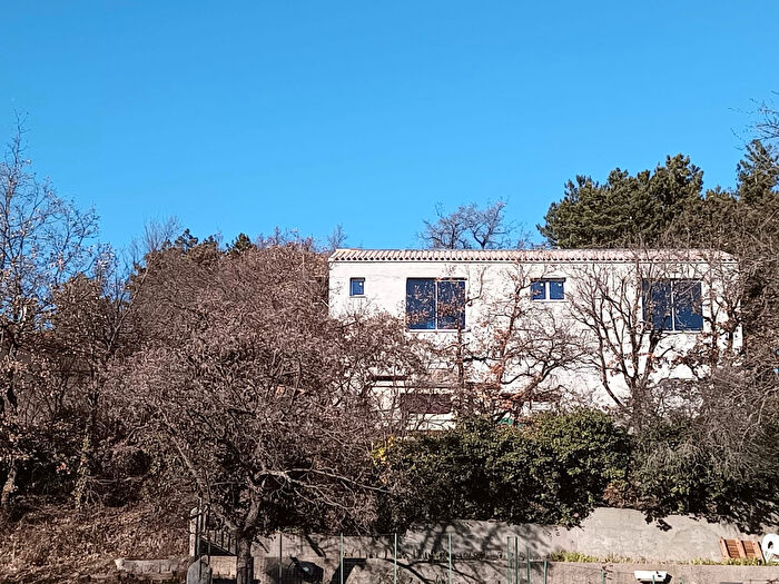 Maison à vendre - Laragne-Montéglin - 4 pièces - 3 chambres