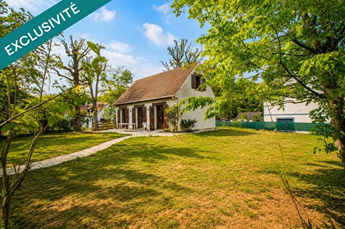 Maison 4 pièces à Le Mesnil-Saint-Denis, à vendre