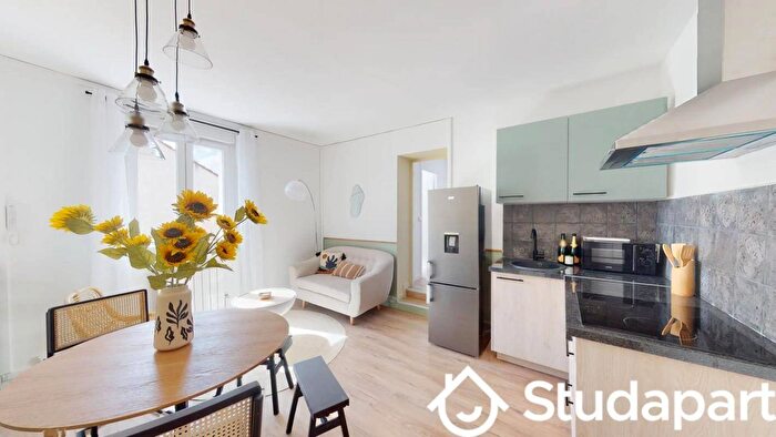 Appartement à louer - Clairmarais-Charles Arnould, Reims - 4 pièces - 3 chambres