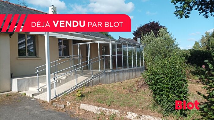 Maison à vendre - Saint-Sulpice-la-Forêt - 5 pièces - 3 chambres