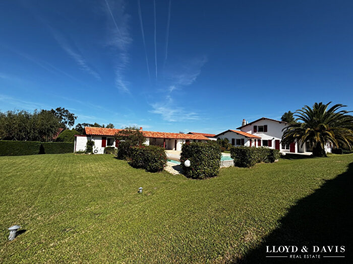 Maison à vendre - Urrugne - 8 pièces - 5 chambres