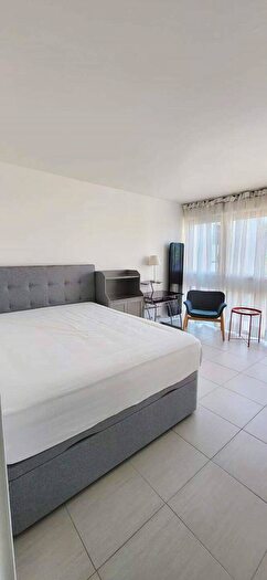 Centre Ville, Rueil-Malmaison : Appartement 1 pièce à louer