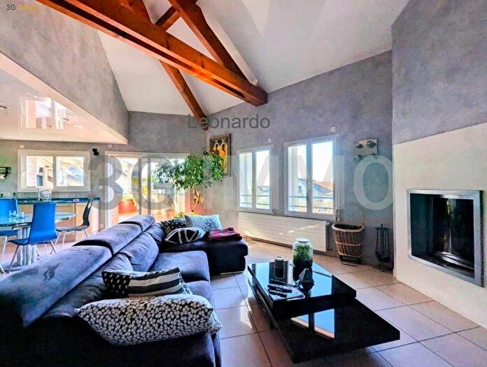 Appartement à vendre - Ville-la-Grand - 3 pièces - 2 chambres