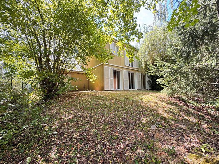 Le Mesnil-Saint-Denis : Maison 7 pièces à vendre
