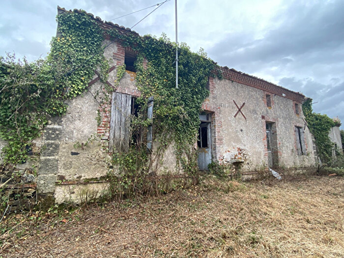 Maison 2 pièces à vendre - Saint-Hilaire-du-Bois, Vihiers