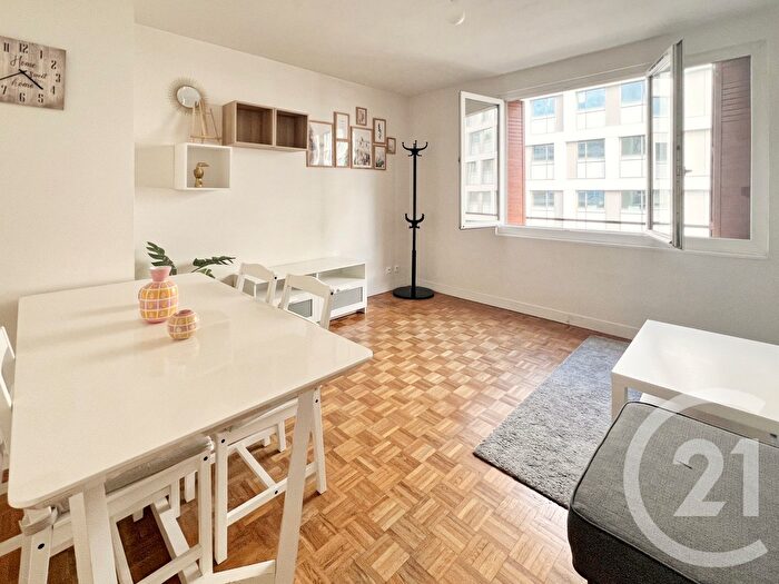 Appartement 2 pièces à louer - Courbevoie, Hôtel de ville
