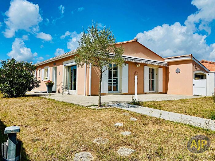 Maison à vendre - Lesparre-Médoc - 4 pièces - 3 chambres