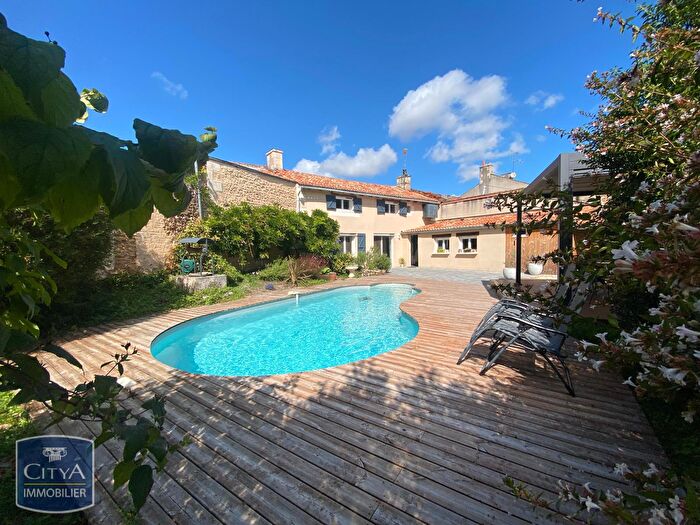 Maison à vendre - Quinçay - 5 pièces - 4 chambres