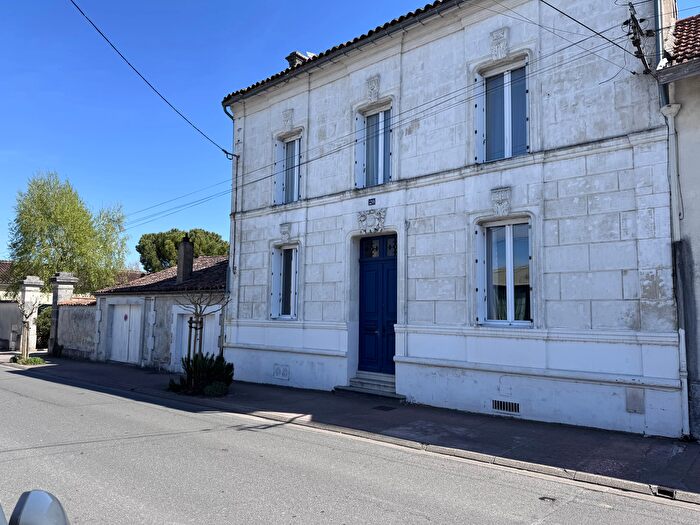 Maison à vendre - Jarnac - 8 pièces - 4 chambres
