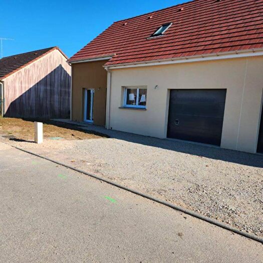 Neufchâtel-en-Saosnois : Maison 4 pièces à louer