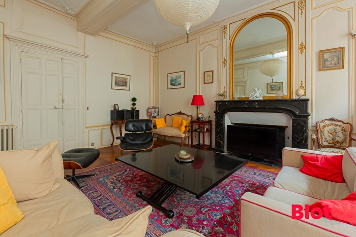 Quartiers Centre, Centre-ville : Appartement 7 pièces à vendre