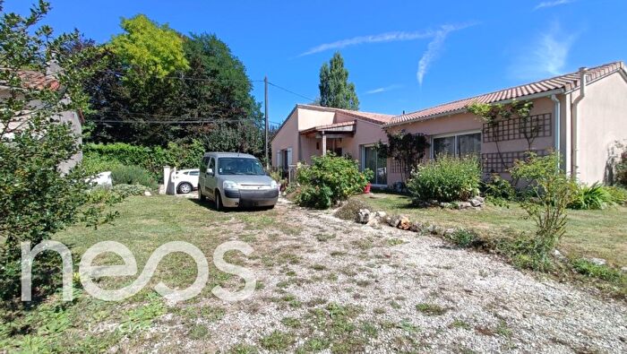 Maison à vendre - Clussais-la-Pommeraie - 9 pièces - 5 chambres