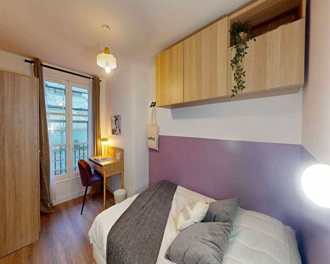 Appartement à louer - Faubourg du Temple-Hôpital Saint Louis, Paris ème arrondissement - 7 pièces - 7 chambres