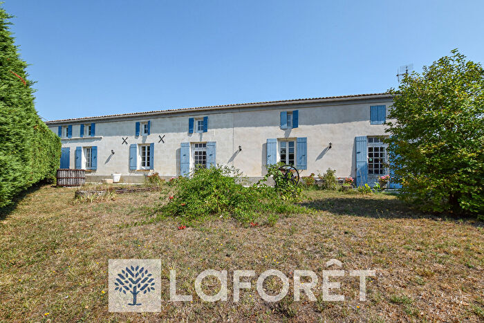 Maison 7 pièces à vendre - Brie-sous-Mortagne