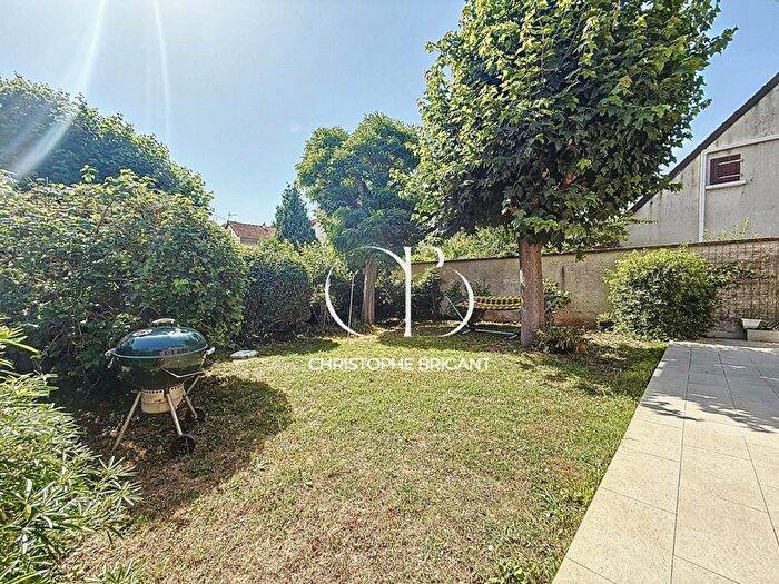 Villejuif, Haute-Buyères, Esselières : Maison 5 pièces à vendre