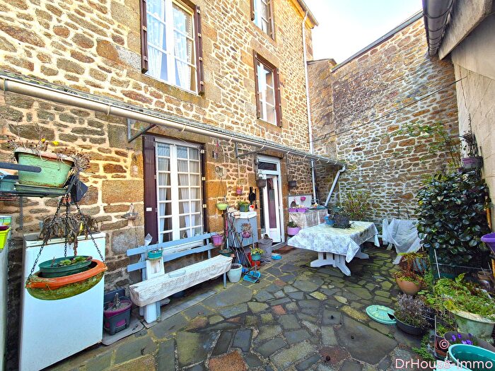 Maison à vendre - Gorron - 8 pièces - 4 chambres