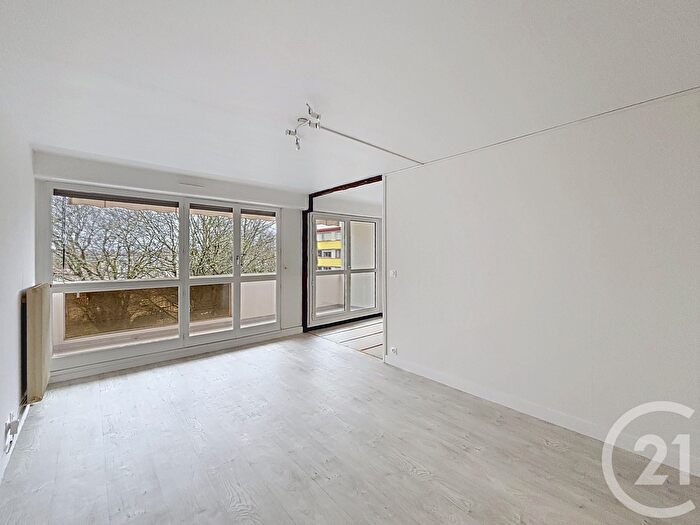 Appartement à louer - Orléans, Saint-Marc, Faubourg Bourgogne - 3 pièces - 2 chambres