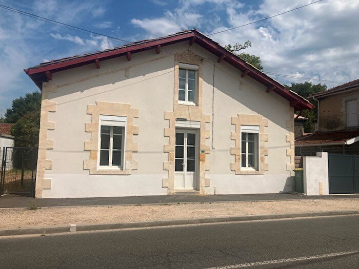 Salles : Maison 3 pièces à louer